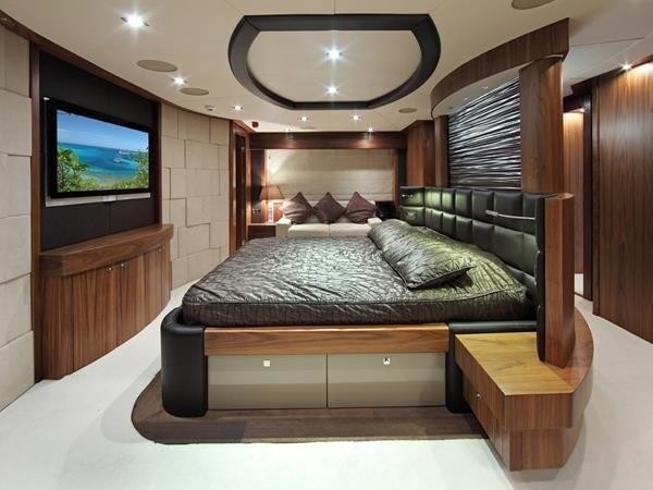 Yacht Simple Pleasure, Sunseeker | CHARTERWORLD Luxury Superyacht Charters